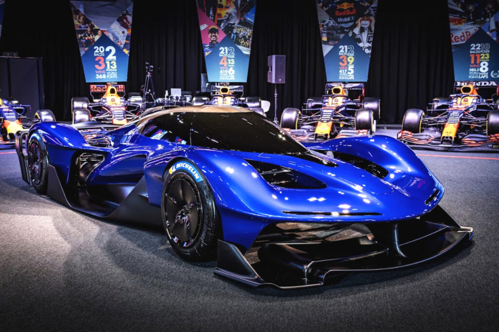 "이 가격 실화?!" 강남 최고급 아파트한 채 값의 하이퍼카 소식에 난리 난 현 상황