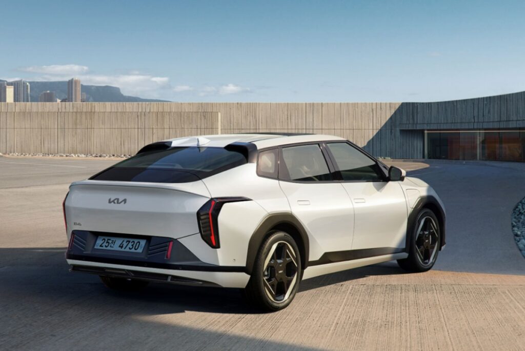 "실구매가 3800만 원대" … 성능 압도적, 533km 주행 가능한 기아 신형 SUV